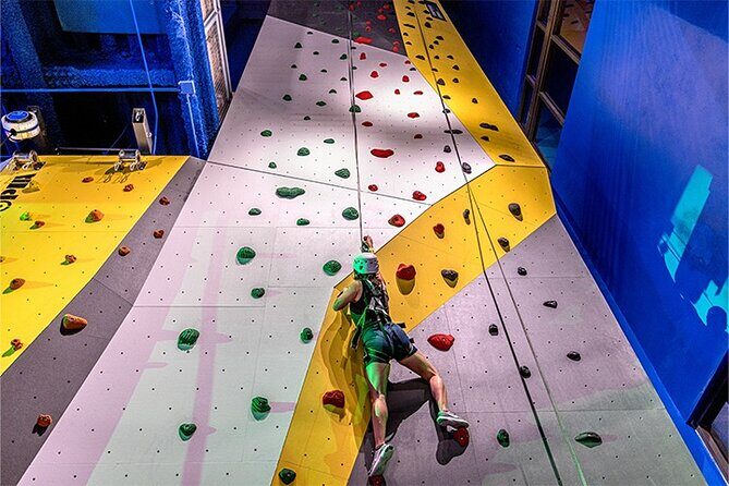 Climbing on Pico del Toro, the largest wall in the Caribbean toroverde Urban Park - Key Points