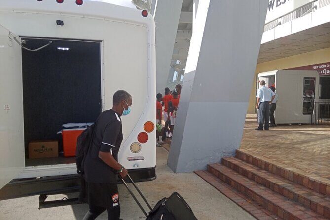 Coaches shuttle groups with luggages tag along - Key Points