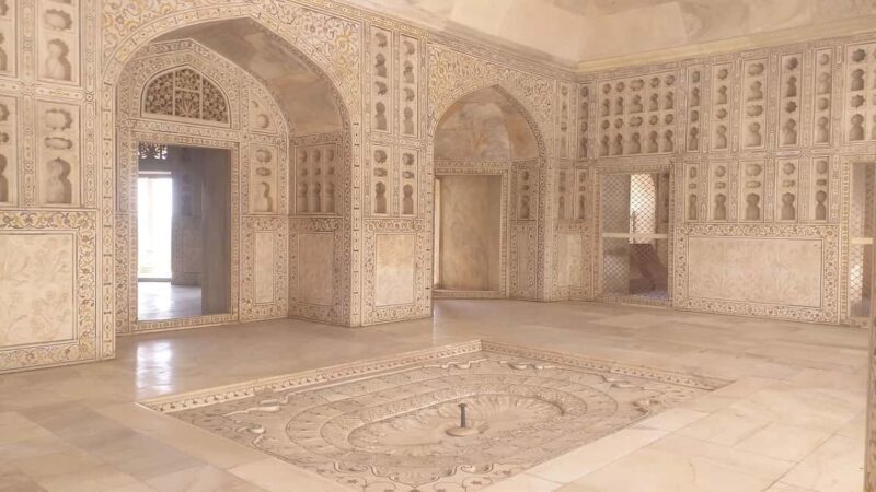 Cochin Agra Same Day Tour with Return Flights and lunch - Key Points