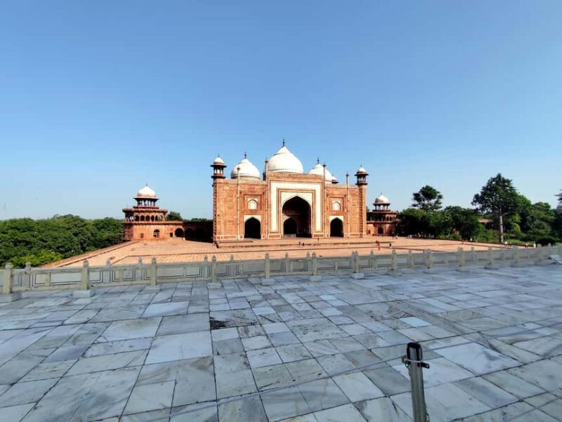 Cochin Agra Same Day Tour with Return Flights and lunch - FAQ