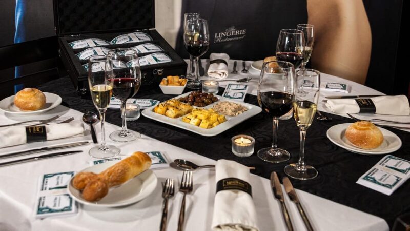 Coimbra: Erotic Cabaret Show and Dinner - Setting and Atmosphere