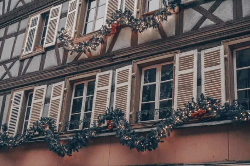 Colmar: Christmas Market and City Highlights Walking Tour - Architectural Gems: Pfister House and Maison des Têtes