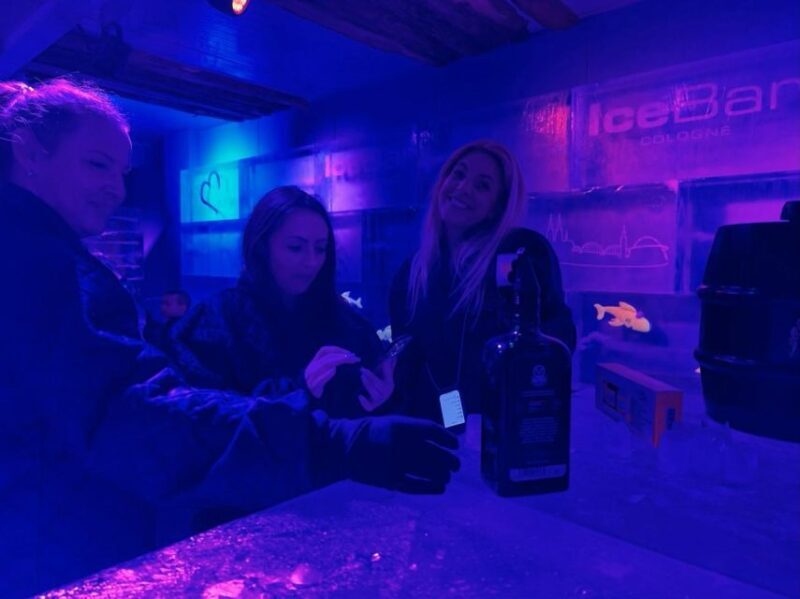 Cologne: IceBar Entry Ticket with Drinks - The Experience of Being in the IceRoom