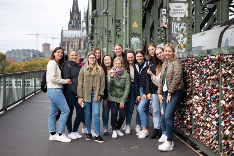 Cologne: JGA Tour in der Altstadt mit Fotoshooting - Key Points