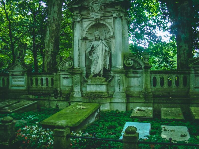 Cologne: Melaten Cemetery with Old Town Private Tour - Key Points