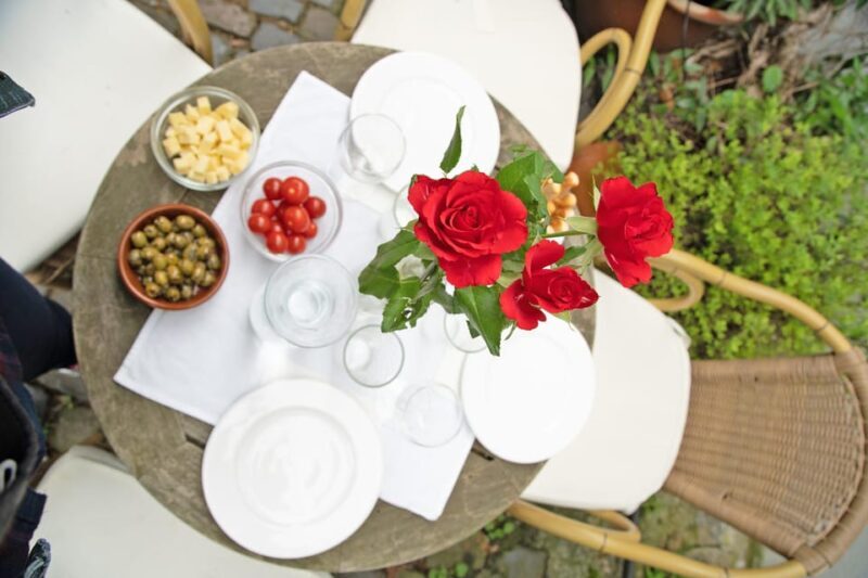 Cologne-Nippes: Summer wine party in the frenchstyle garden - A deep dive into the experience