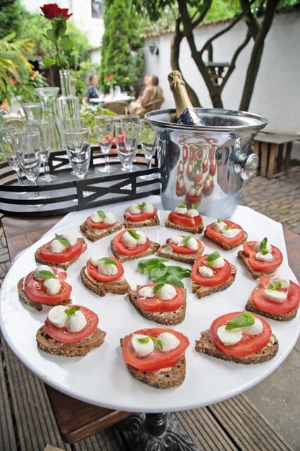 Cologne-Nippes: Summer wine party in the frenchstyle garden - The Sum Up