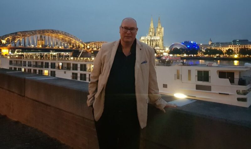 Cologne: Old City Guided Walking Tour - Key Points