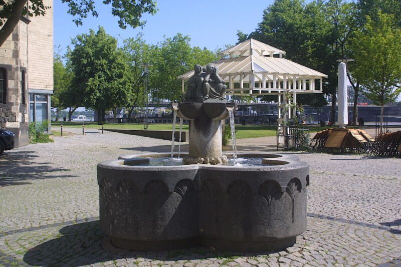 Cologne: Old Town Historical Walking Tour with GEO Epoche - Who Will Love This Tour?
