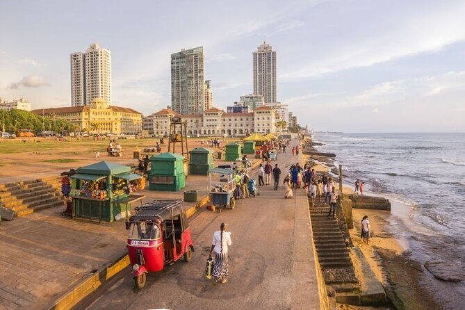 Colombo city tour - Exploring Gangaramaya Temple and Beira Lake