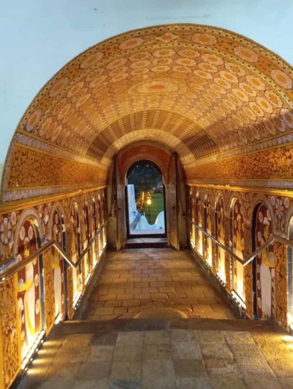 Colombo: Kandy Temple & Ridi Viharaya( Silver Temple) - Exploring Sri Lanka’s Heart: A Detailed Look at the Colombo: Kandy Temple & Ridi Viharaya Tour