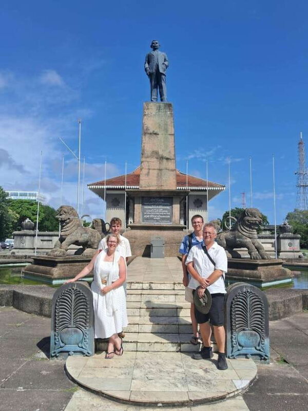 Colombo: Local Guide with Colombo City Tour by Tuk Tuk - FAQ