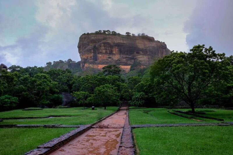 Colombo: Sigiriya Rock, Cave Temple & Village Private Tour - Key Points