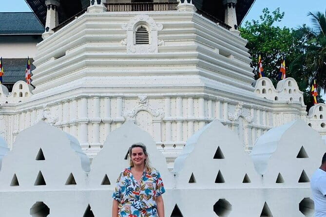 Colombo to Kandy Shuttle with Dambulla Sightseeing Tour - Frequently Asked Questions