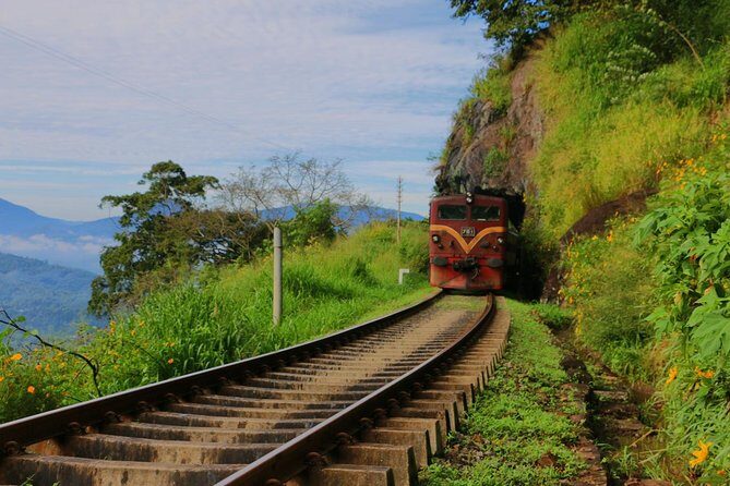 Colombo to Kandy Train Tickets (Reserved Seats) - Detailed Breakdown of the Journey