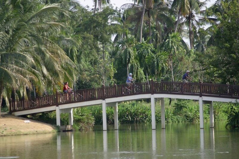 Colors Of Bangkok: 4-Hour Small Group Bike Tour - Hidden Gems and Scenic Stops