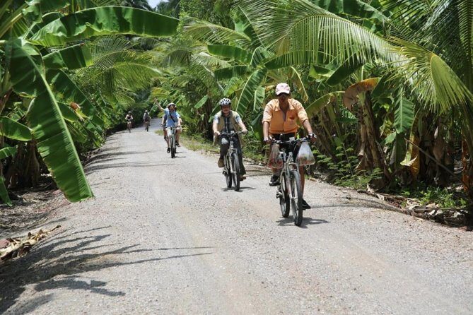 Colors of Damnoen Saduak from Bangkok - Visiting Wat Bang Kung: A Tree-Rooted Wonder