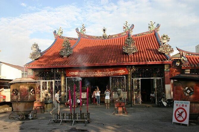 Colors of George Town Walking Tour - Key Points