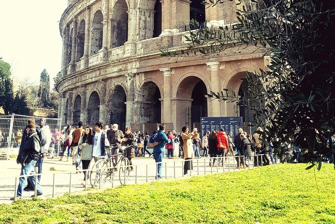 Colosseum guided tour with visit to the arena - Key Points