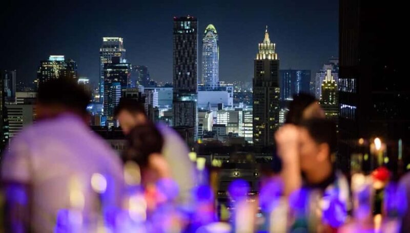 Combo: Dinner With Strangers & Bangkok Pub Crawl - Who Should Consider This Tour?