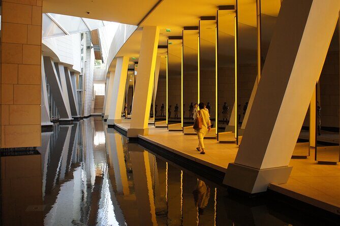 Combo: Side car Tour in Paris + Louis Vuitton Museum - Starting with Paris Landmarks from a Sidecar