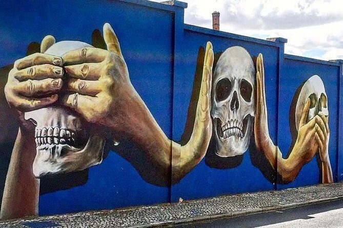 Come and discover with us the largest Urban Art gallery in Portugal - Transport and Comfort
