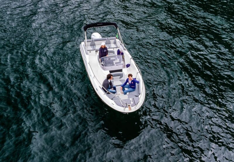 Como lake shared boat tour 1 o 2 ore rain cover - Key Points