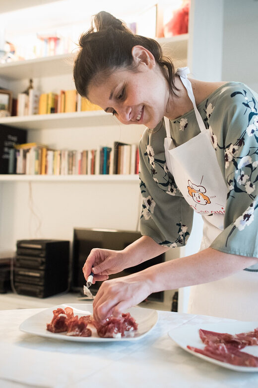 Como: Market Tour & Cooking Class at a Local's Home - Key Points