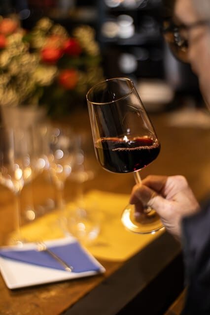 Como: Wine Tasting Experience with Cheese and Cold Cuts - Who Will Enjoy This the Most?