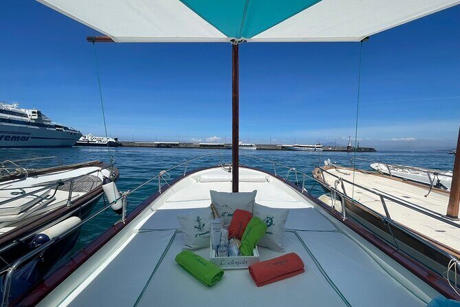 Complete Private Guided Two Hour Tour of the Coast of Capri - The Perfect Quick Escape: An Overview