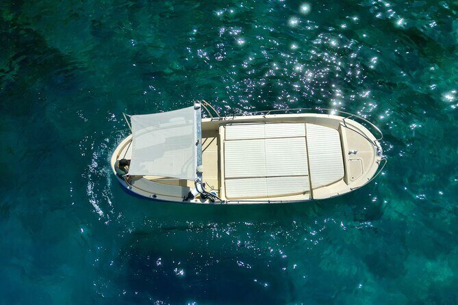 complete tour of the island of Capri by private boat - The Sum Up
