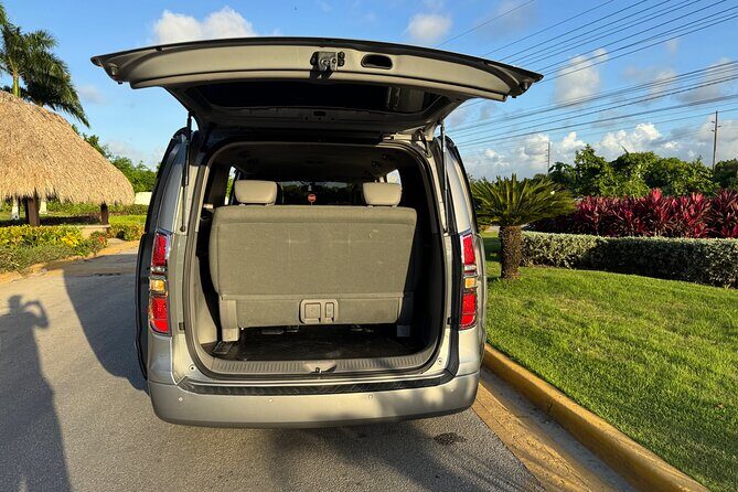 Confortable and privaste transportación from puj Airpot - The Booking and Cancellation Process