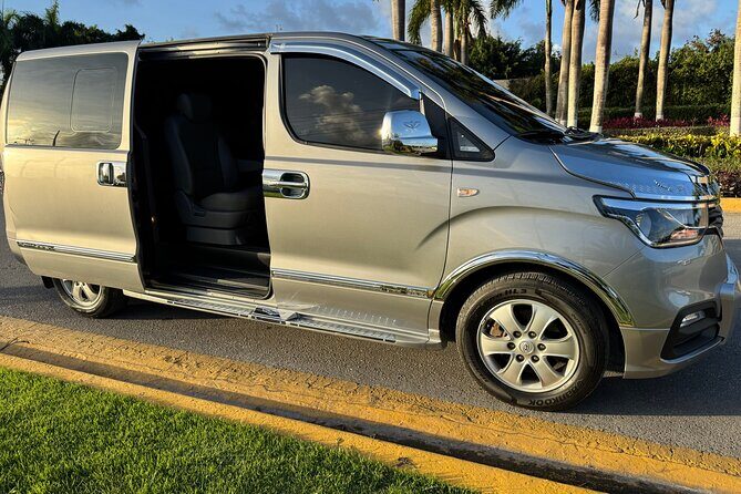 Confortable and privaste transportación from puj Airpot - Comparing Similar Experiences