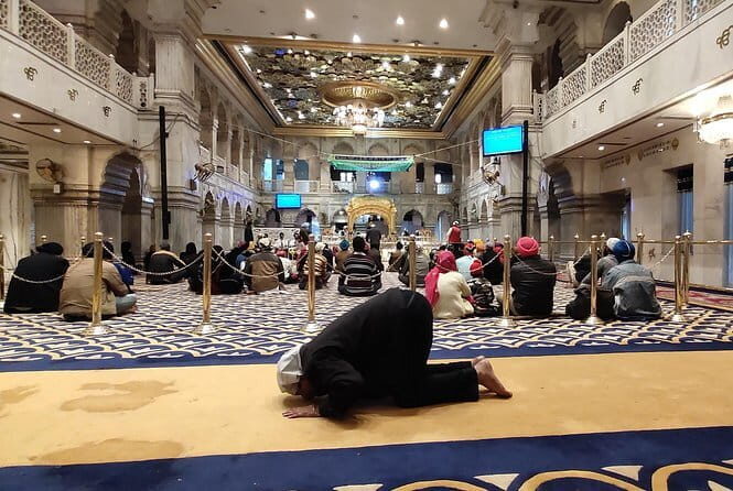 Contrasts of Old and New Delhi - Exploring the Heart of Delhi: From Mughal Grandeur to Colonial Elegance