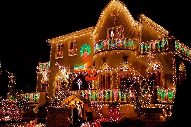 Contrasts VIP + Dyker Heights, Christmas in NYC - The Sum Up