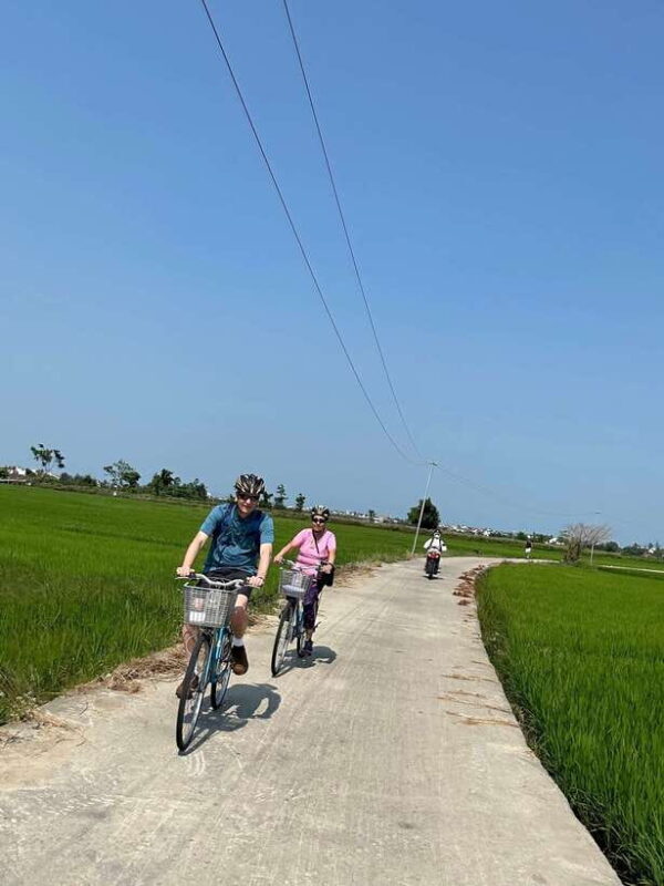 Cooking class in Tra Que village and lantern making - FAQs