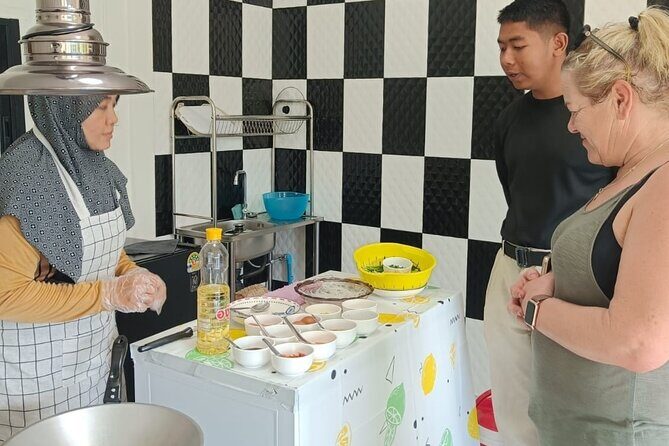 Cooking Demo, Bamboo Raft, Daily Market Guided Walk and Fruit - Key Points