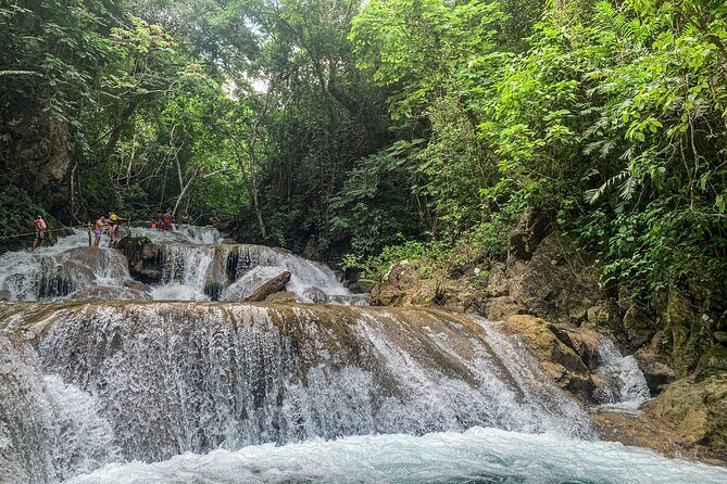 "Copalitilla" Waterfalls from Huatulco - Exploring the "Copalitilla" Waterfalls from Huatulco: An Authentic Nature Escape