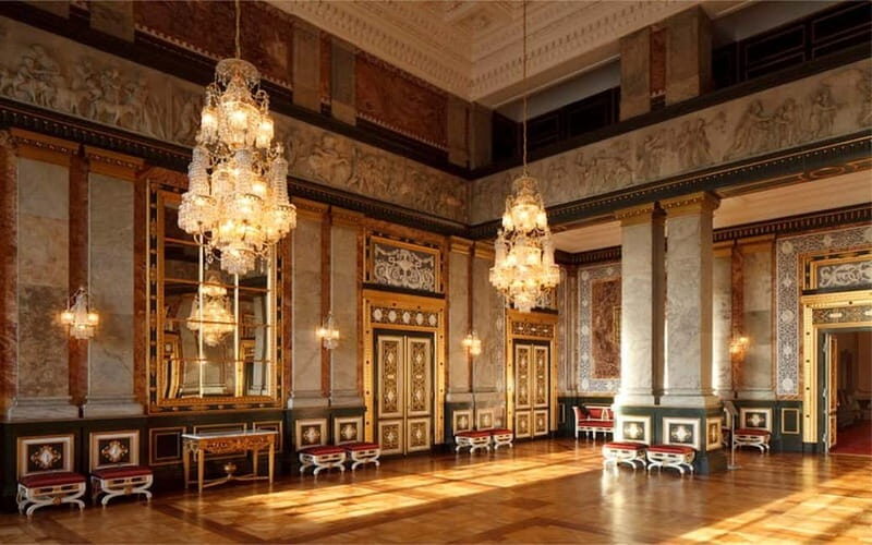 Copenhagen: Rosenborg and Christiansborg Palaces Tour in Spanish - FAQ