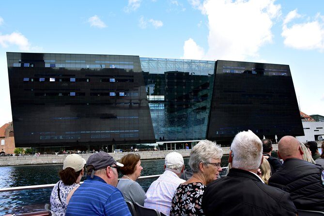 Copenhagen Sightseeing Classic Canal Tour With Live Guide - What to Expect on the Water