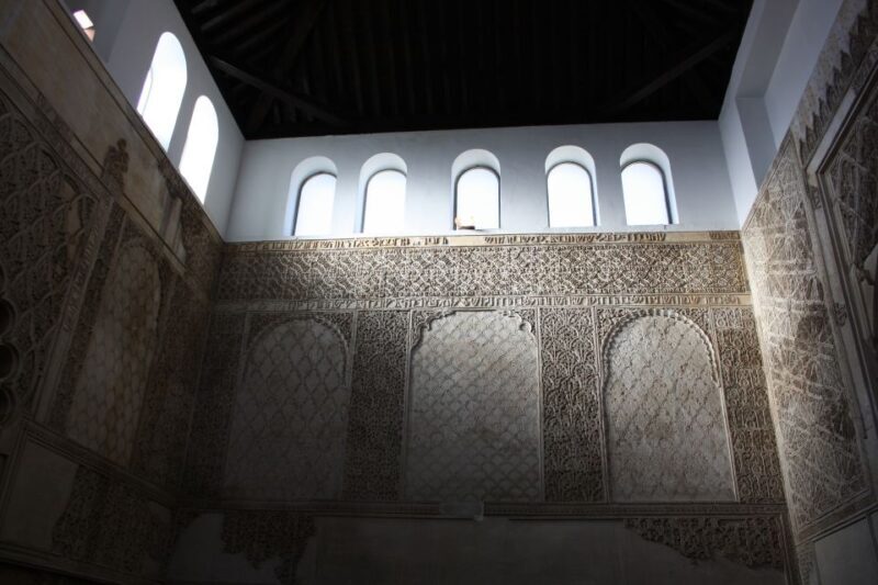 Córdoba: Alcázar and Jewish Quarter 2-Hour Guided Tour - Key Points