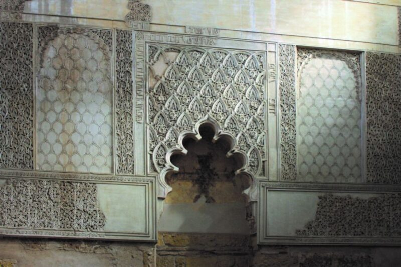 Córdoba: Alcázar and Jewish Quarter 2-Hour Guided Tour - Who Should Consider This Tour?