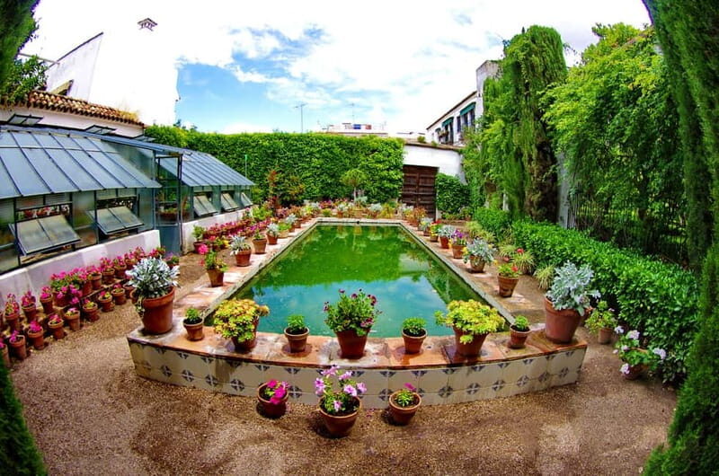 Córdoba: Viana Palace Courtyards Guided Tour - A Closer Look at the Viana Palace Experience