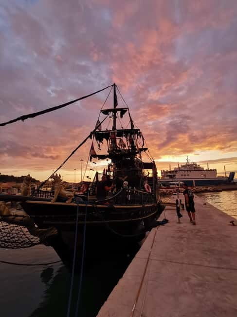 Corfu: 2hrs Sunset Cruise - Corfu town coastline & 2 islands - Who Will Love This Cruise?