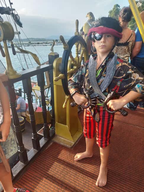 Corfu Town: 75 min. Pirate Ship Cruise around Corfu town - Who Should Book This?