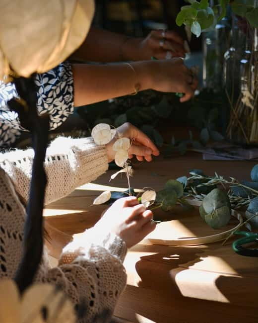 Cotignac: Workshop for creating dried flower crowns - Why This Workshop Stands Out for Travelers in Provence