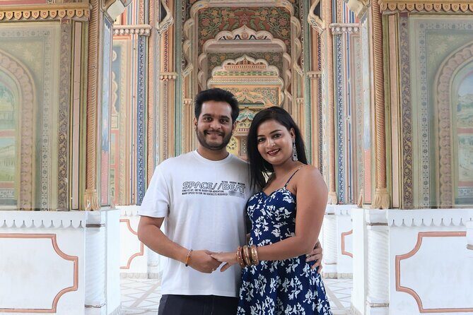 Couple Photoshoot in Jaipur Iconic Locations - Who Should Consider This Tour?