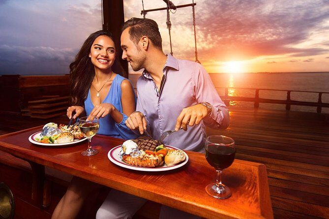 Couples Night, Romantic Sunset in Lagoon Nichupte & Live Music from Cancun - A Detailed Look at the Experience