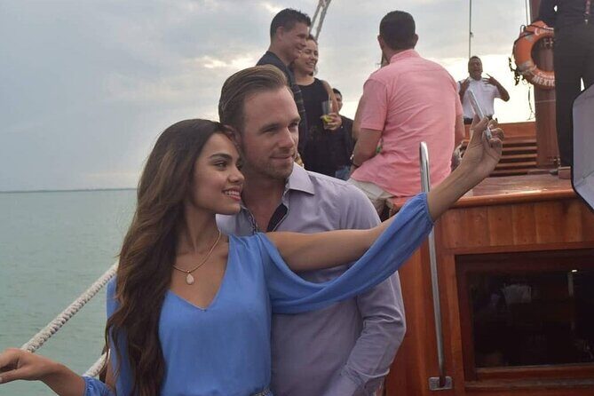 Couples Night, Romantic Sunset in Lagoon Nichupte & Live Music from Cancun - FAQ