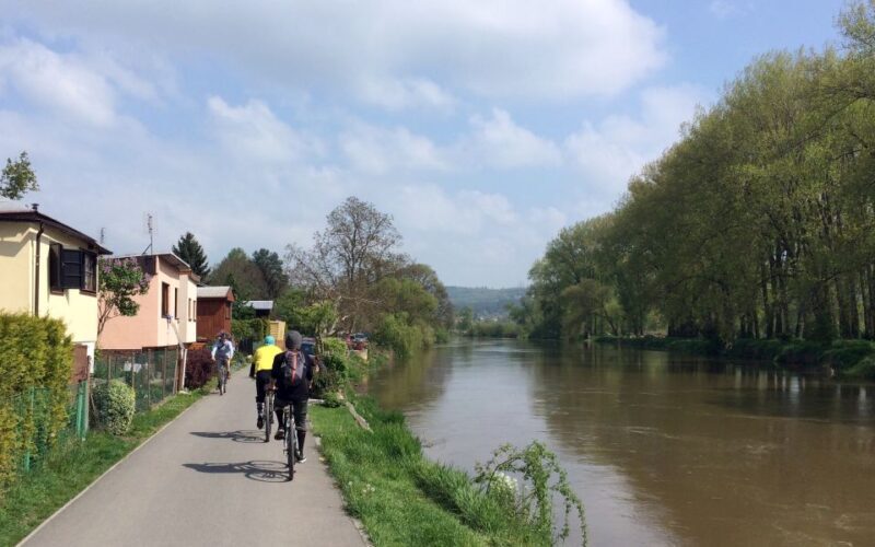 Coutryside bike tour to Karlstejn Castle. - Key Points